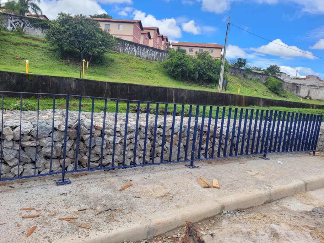 Gradil Modular | Abrigos de Ônibus de qualidade são na PDR Mídia